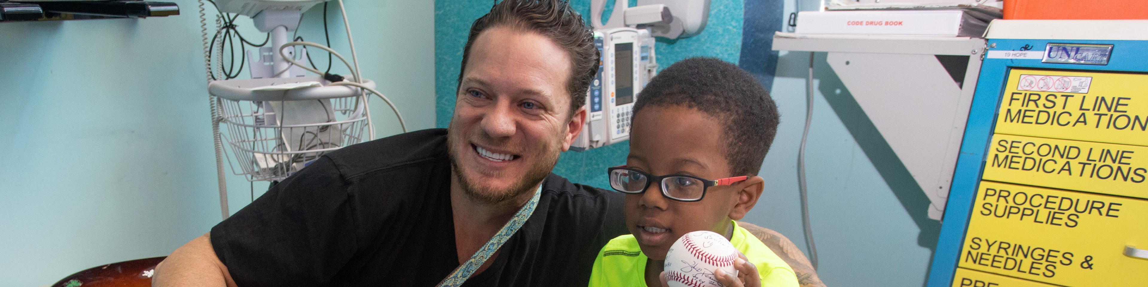 Young patients entertained by baseball all-star Jake Peavy at holiday ...
